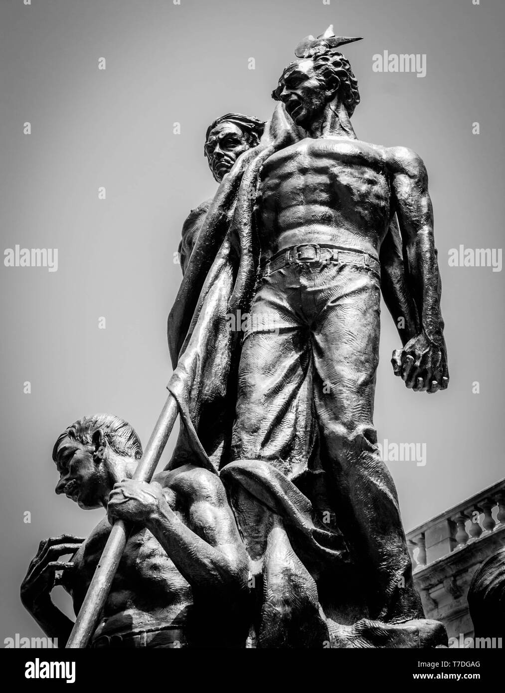 Memorial Statue in St Georges square Valletta Malta Stock Photo - Alamy