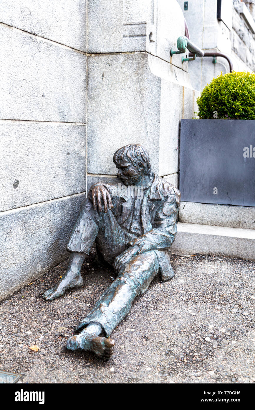 Homeless statue hi-res stock photography and images - Alamy