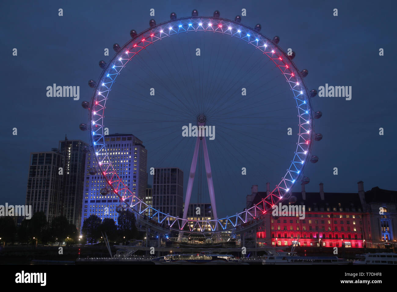 The London Eye turns red, white and blue in honour of the birth of a ...