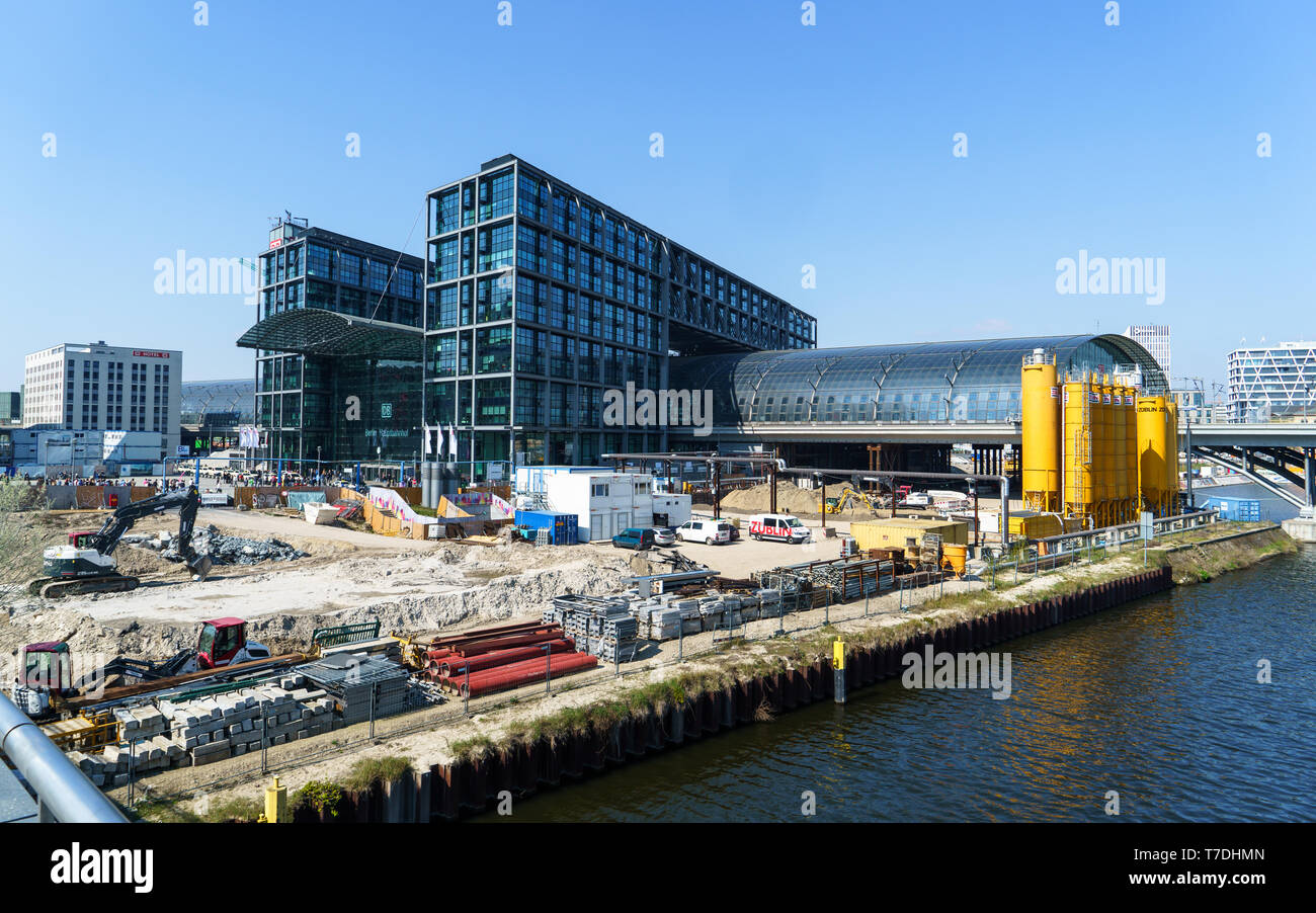 New hauptbahnhof hi-res stock photography and images - Alamy