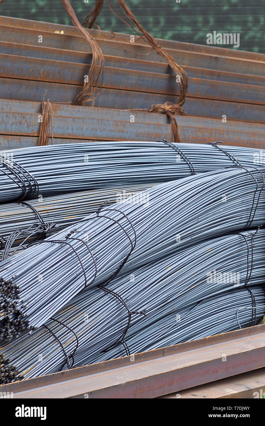 Reinforcing bars with a periodic profile in the packs are stored in the ...