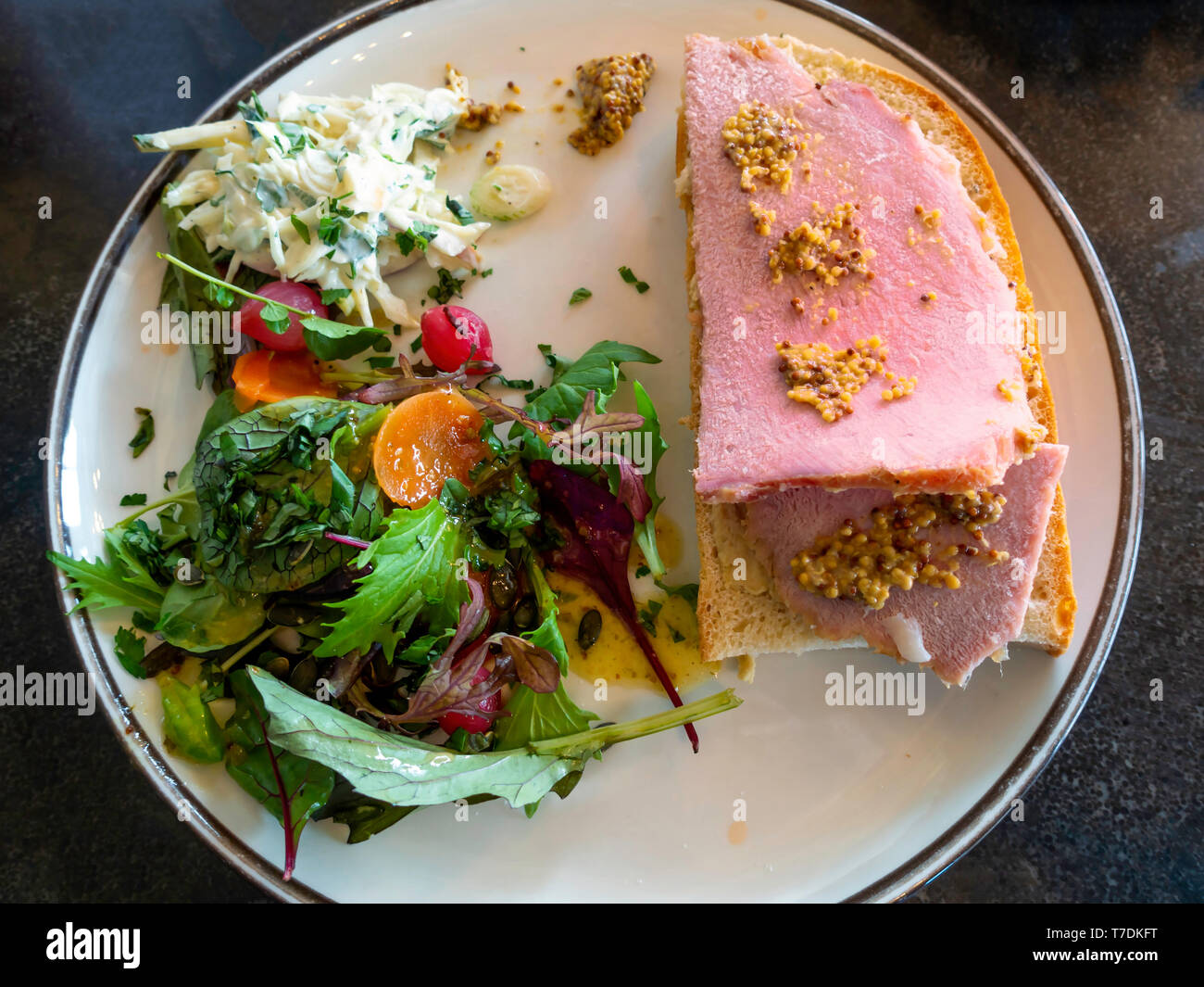 Roast ham hi-res stock photography and images - Alamy