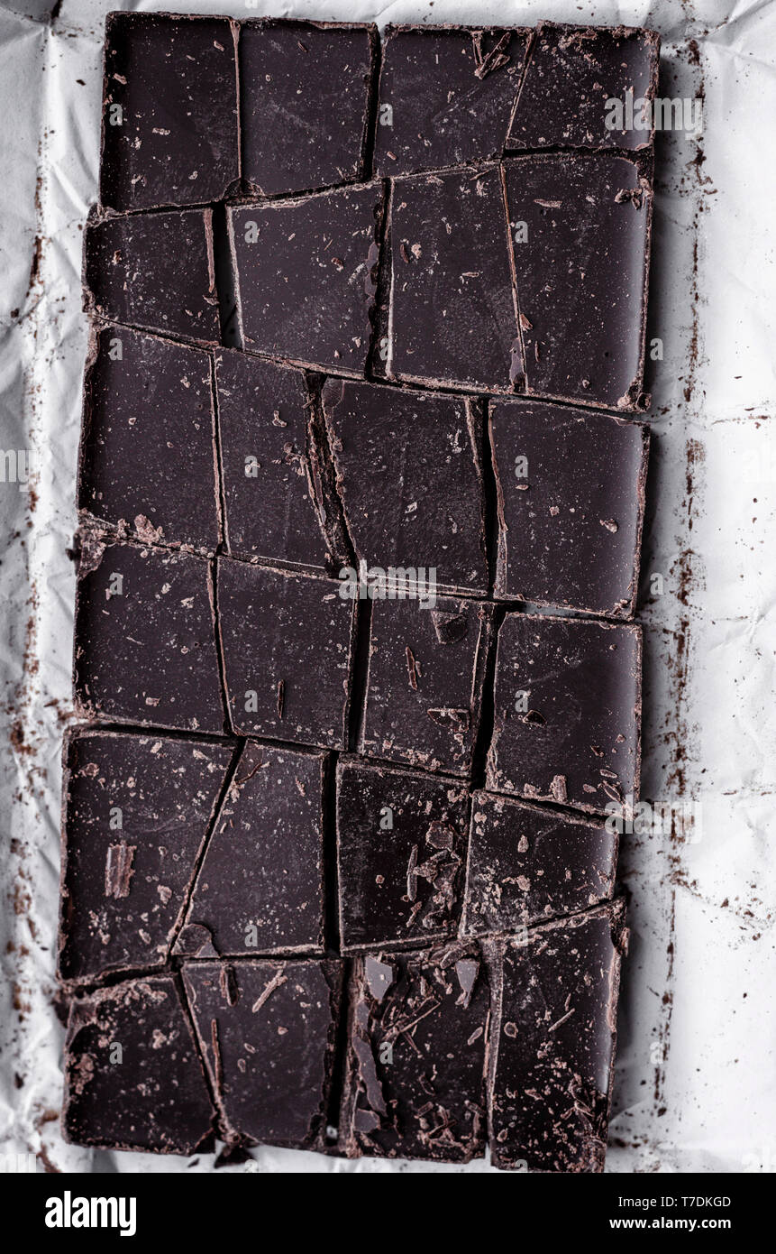 Chopped dark chocolate bar hi-res stock photography and images - Alamy