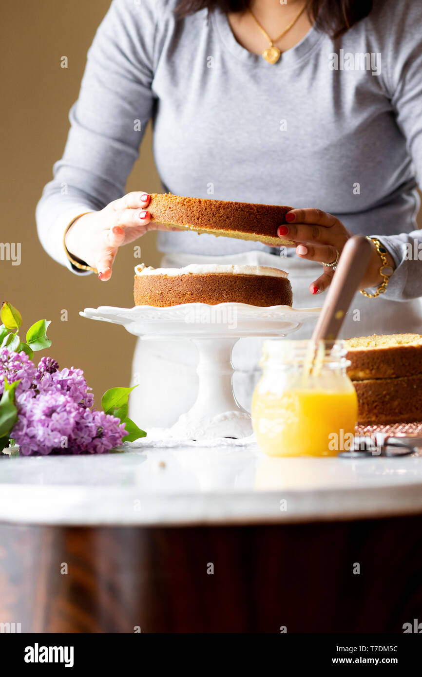 Victoria sponge wedding cake hi-res stock photography and images - Alamy