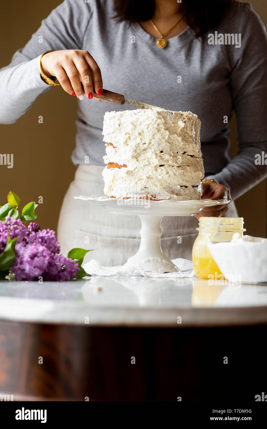 Victoria sponge wedding cake hi-res stock photography and images - Alamy