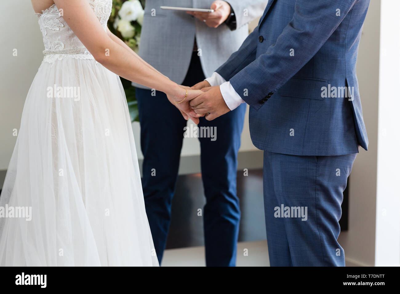 Bride and groom exchanging marriage vows Stock Photo - Alamy