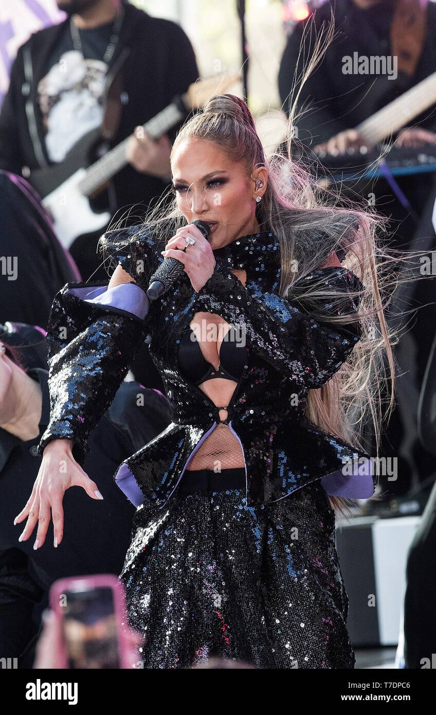 Jennifer lopez 2019 on stage hi-res stock photography and images - Alamy