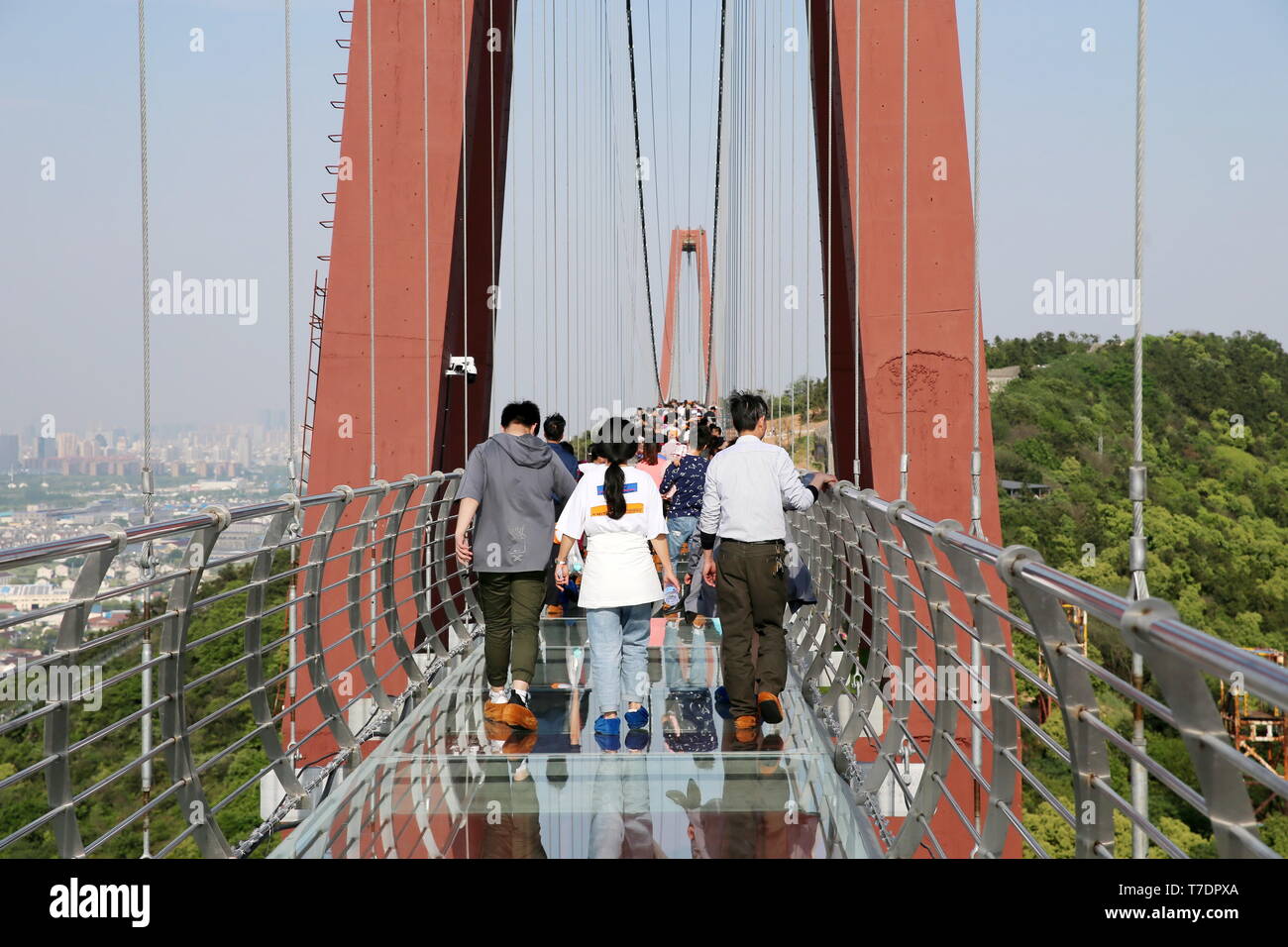 Jiangyin, Jiangyin, China. 6th May, 2019. Jiangyin, CHINA-Tourists flock to the worldÃ¢â‚¬â„¢s ...