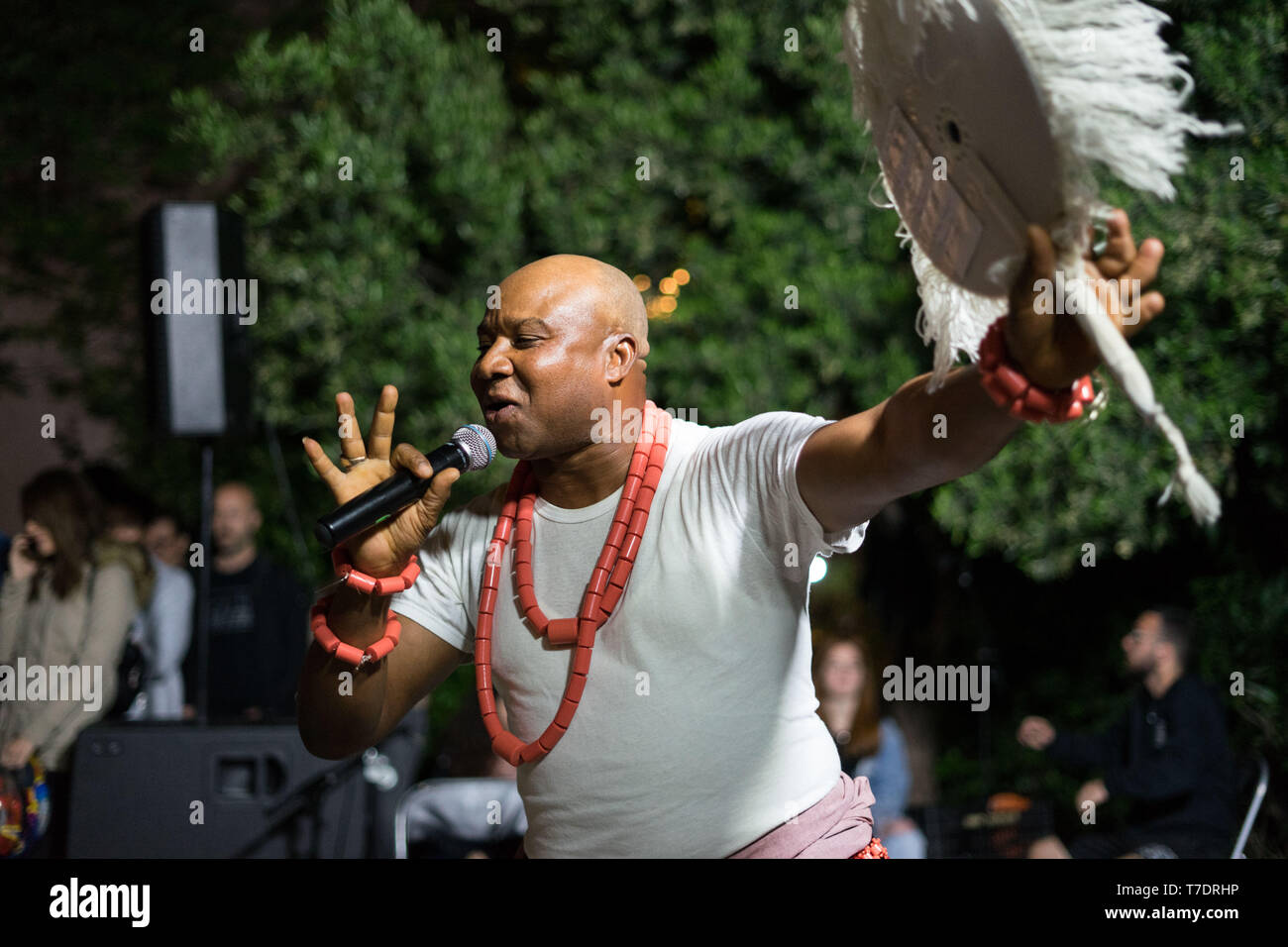 Singing and dancing at their concerts hi-res stock photography and ...