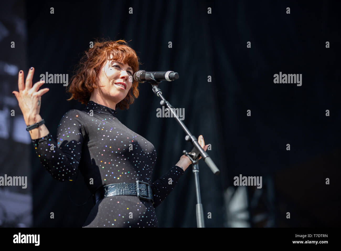 Grouplove 2019 hi-res stock photography and images - Alamy