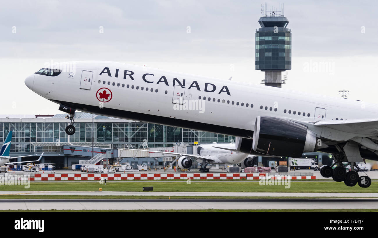 Richmond, British Columbia, Canada. 2nd May, 2019. An Air Canada Boeing ...