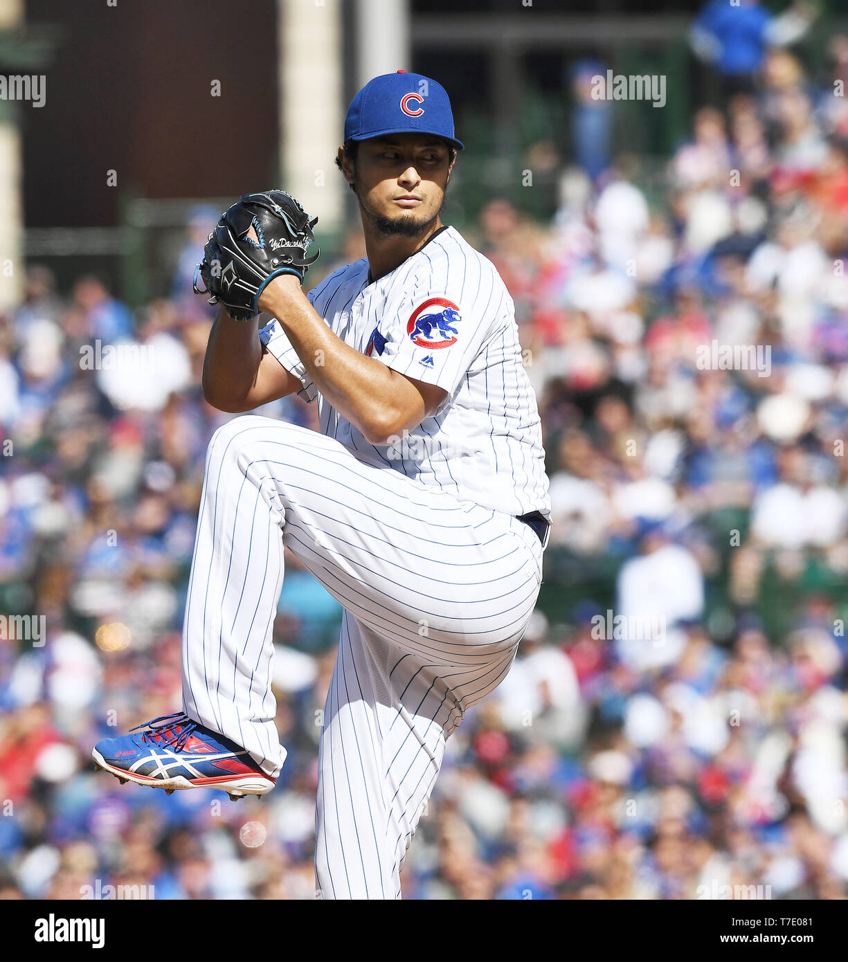 Chicago Cubs starting pitcher Yu Darvish delivers a pitch during the ...
