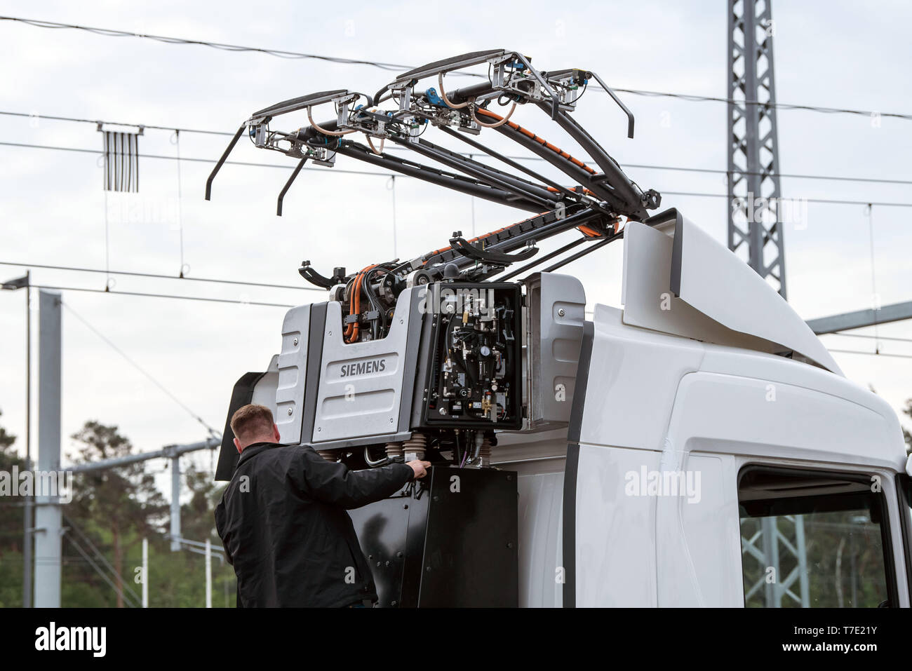 Darmstadt, Germany. 07th May, 2019. A technician is driving the current ...
