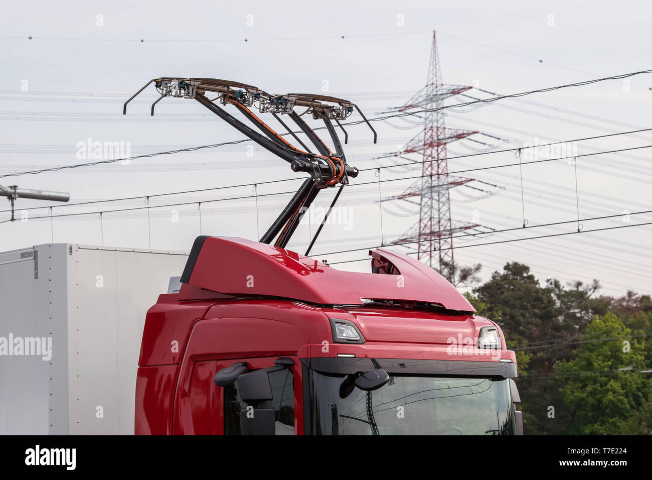 Darmstadt, Germany. 07th May, 2019. A Scania R450 Hybrid tractor with ...