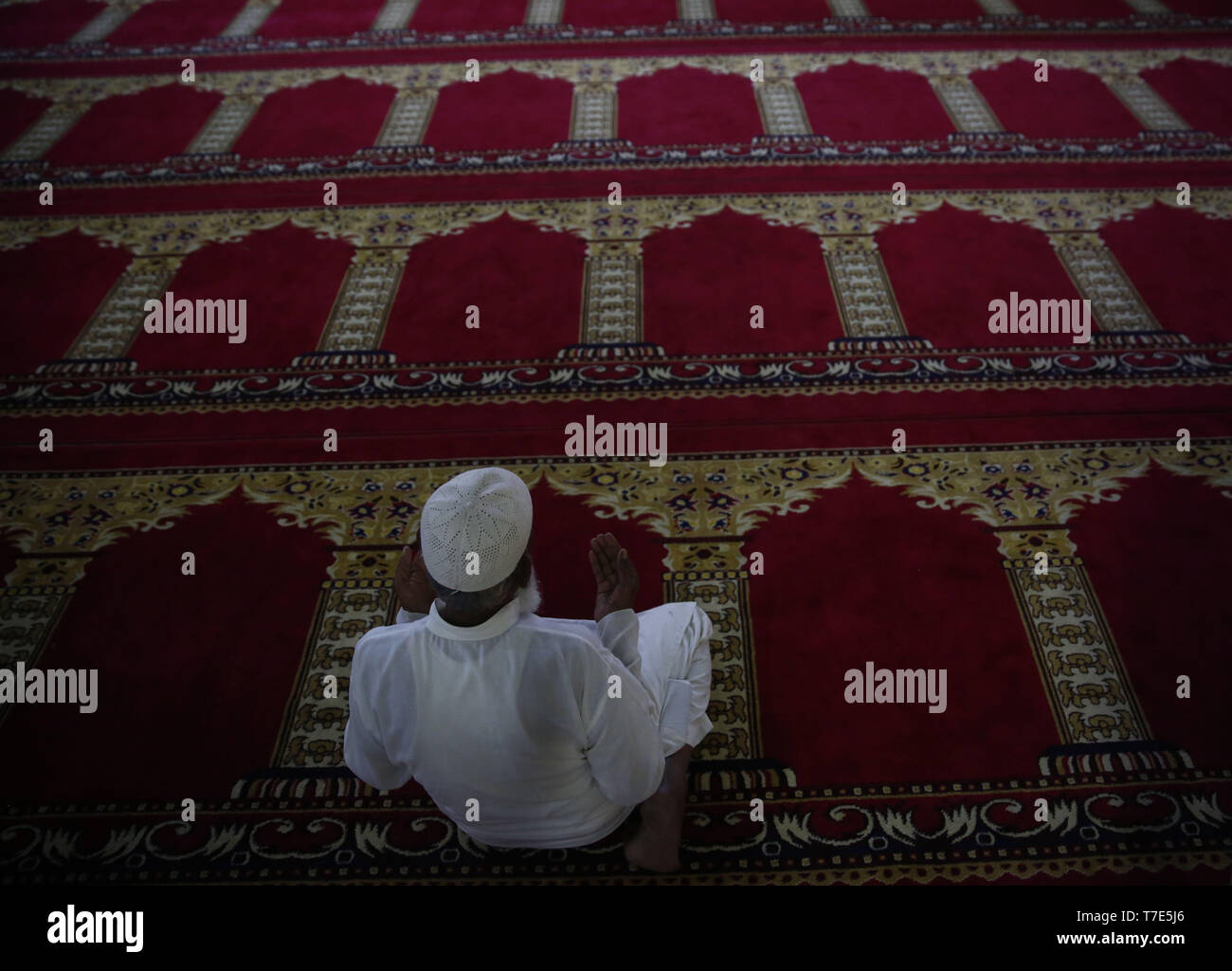 Kathmandu, Nepal. 7th May, 2019. Muslims offer prayers on the first day ...