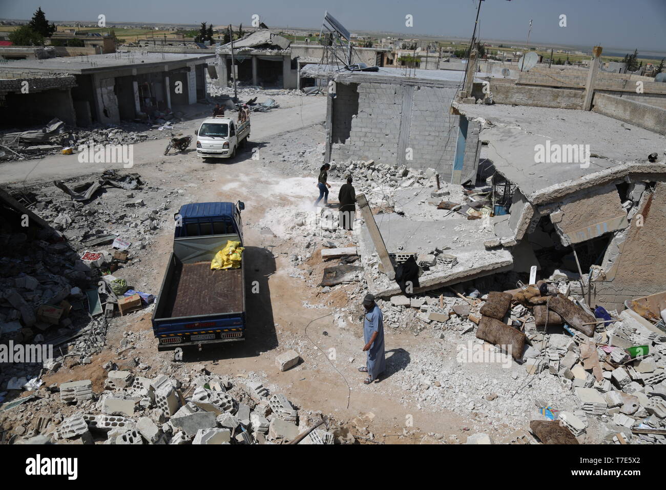 Saraqib, Syria. 07th May, 2019. People inspect destroyed buildings ...