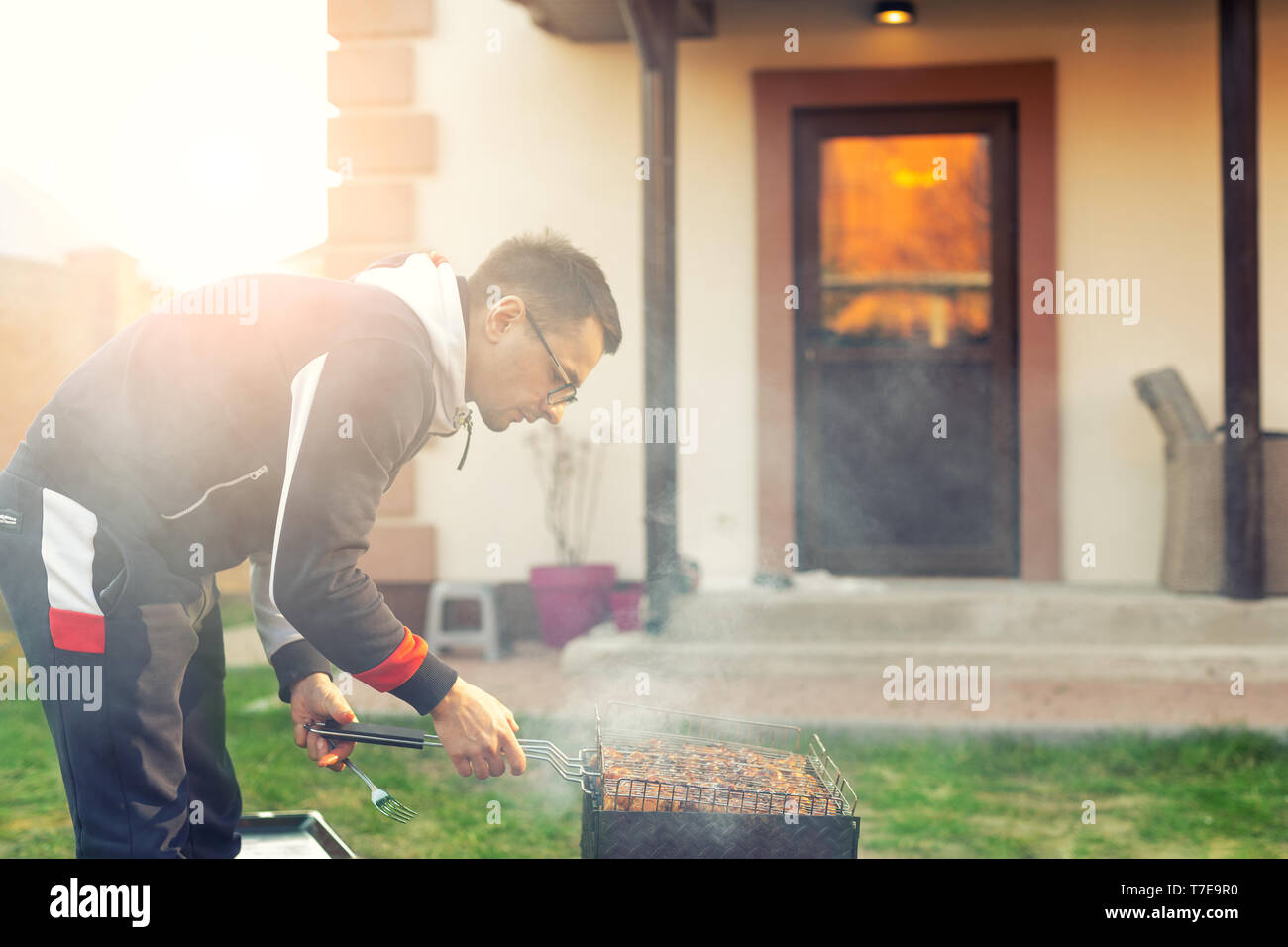 Man eating chicken wings High Resolution Stock Photography and Images ...