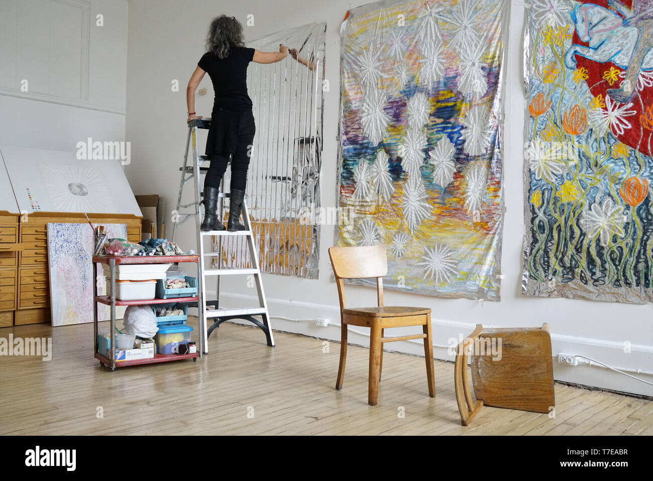 female artist in studio Stock Photo - Alamy