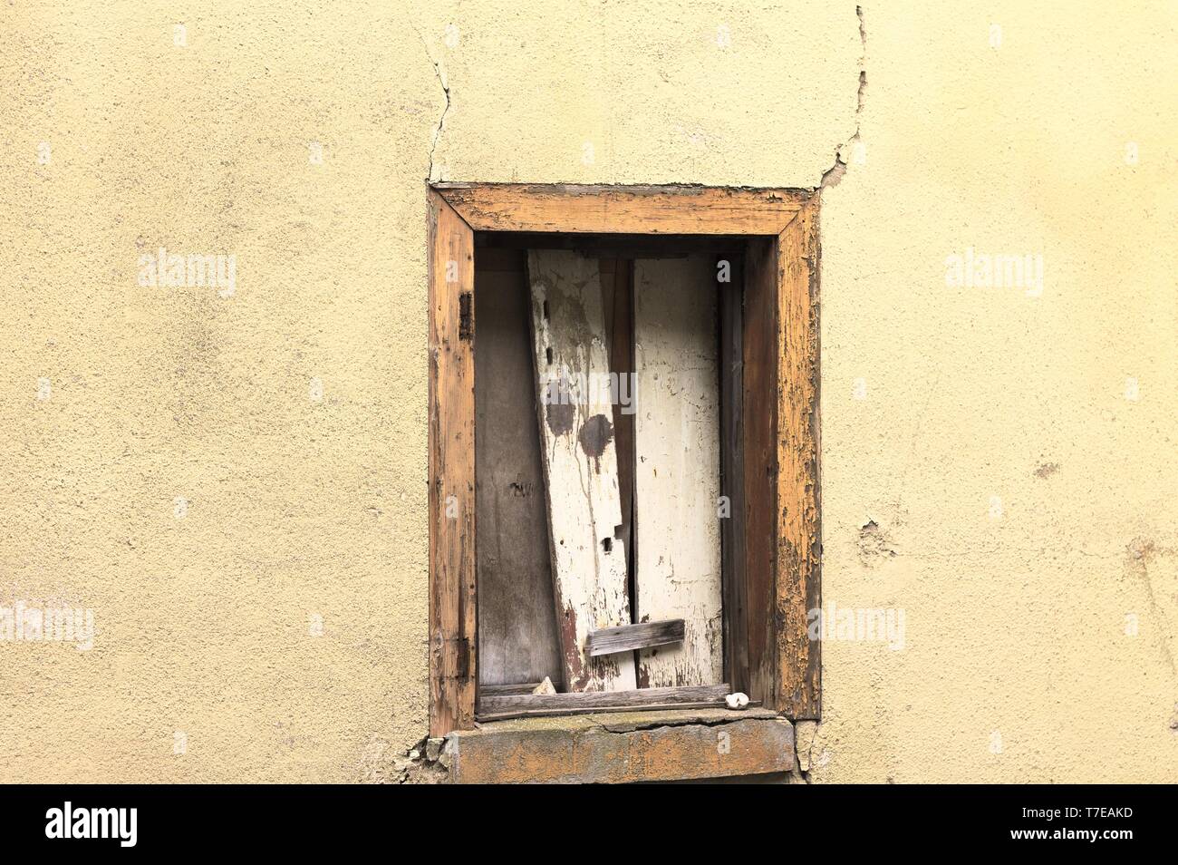 Isolated ruined window in a yellow wall (Bacharach, Germany, Europe ...