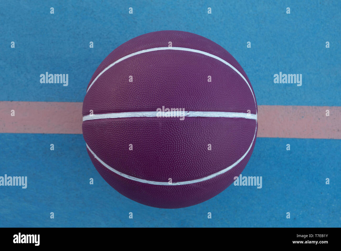 Basketball player closeup dribble hi-res stock photography and images ...