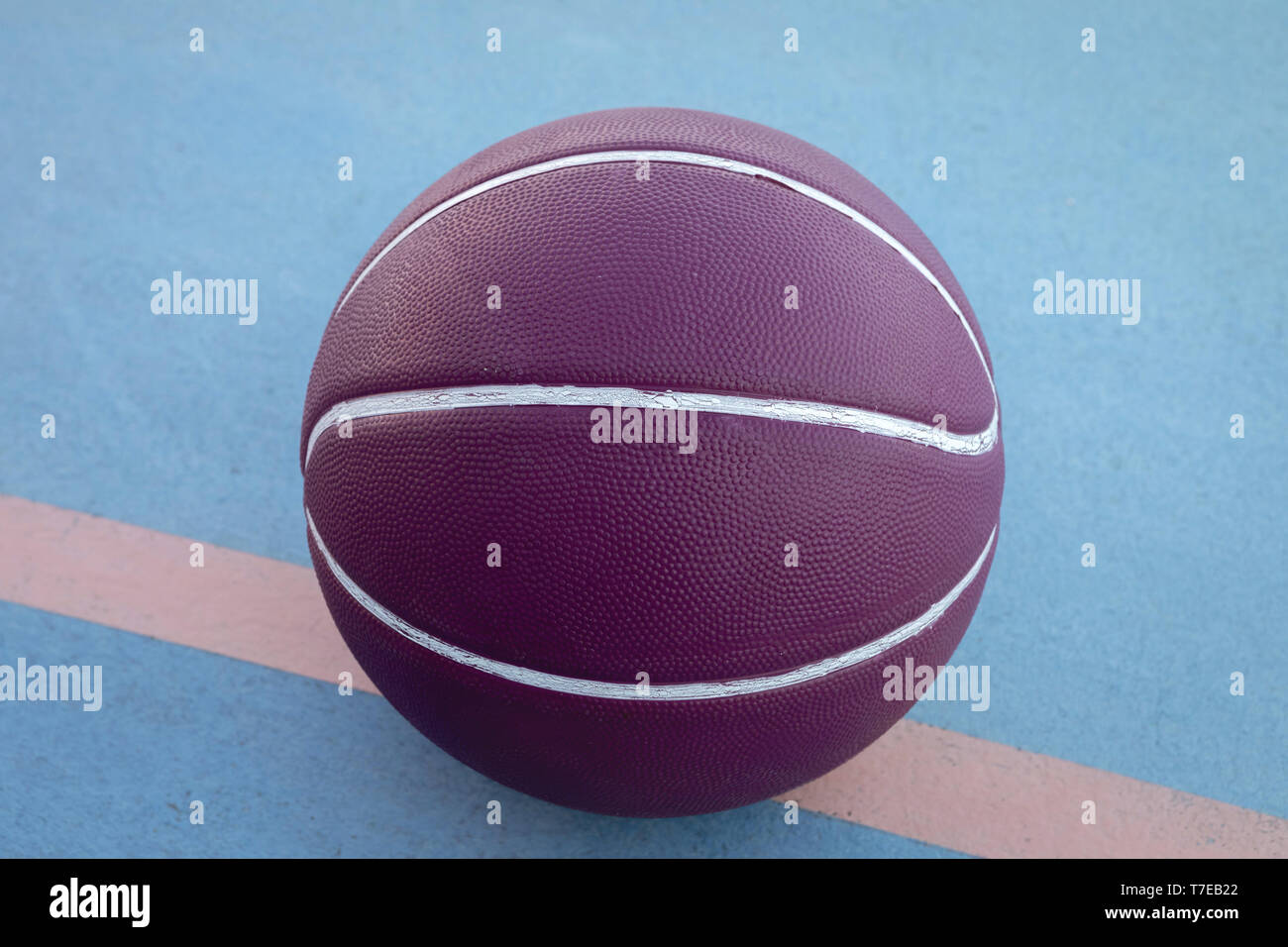 Basketball player closeup dribble hi-res stock photography and images ...