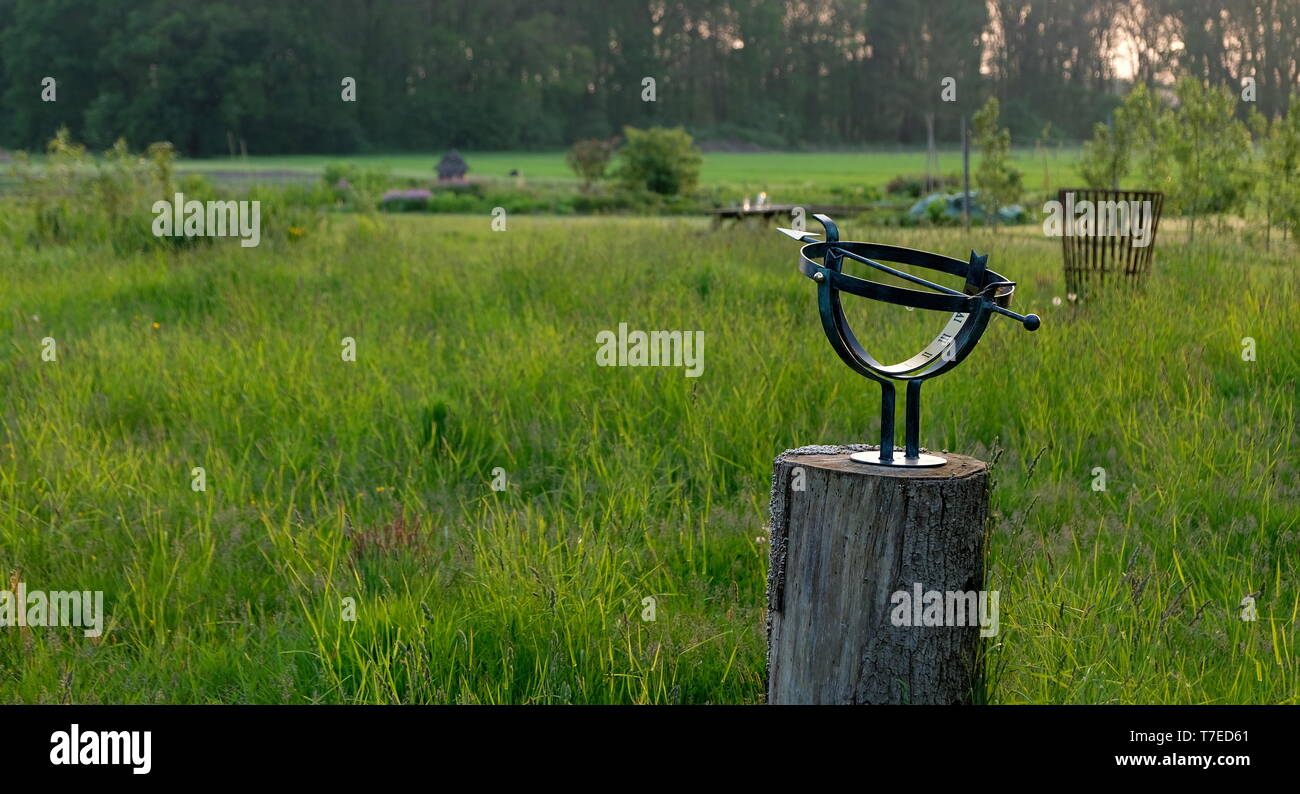 Sundial farm hi-res stock photography and images - Alamy