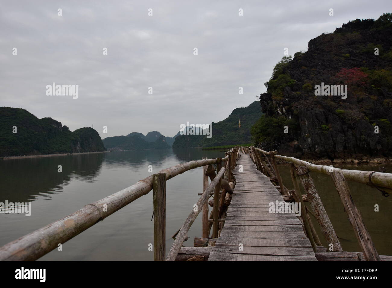Halong bridge halong bay hi-res stock photography and images - Alamy