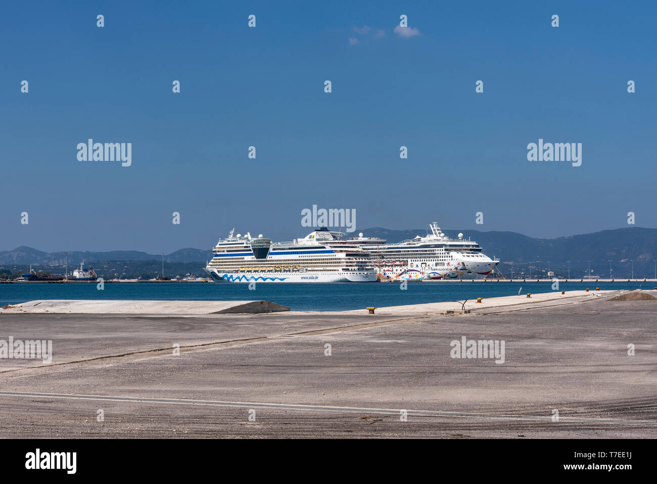 Cruise ship harbour corfu hi-res stock photography and images - Alamy