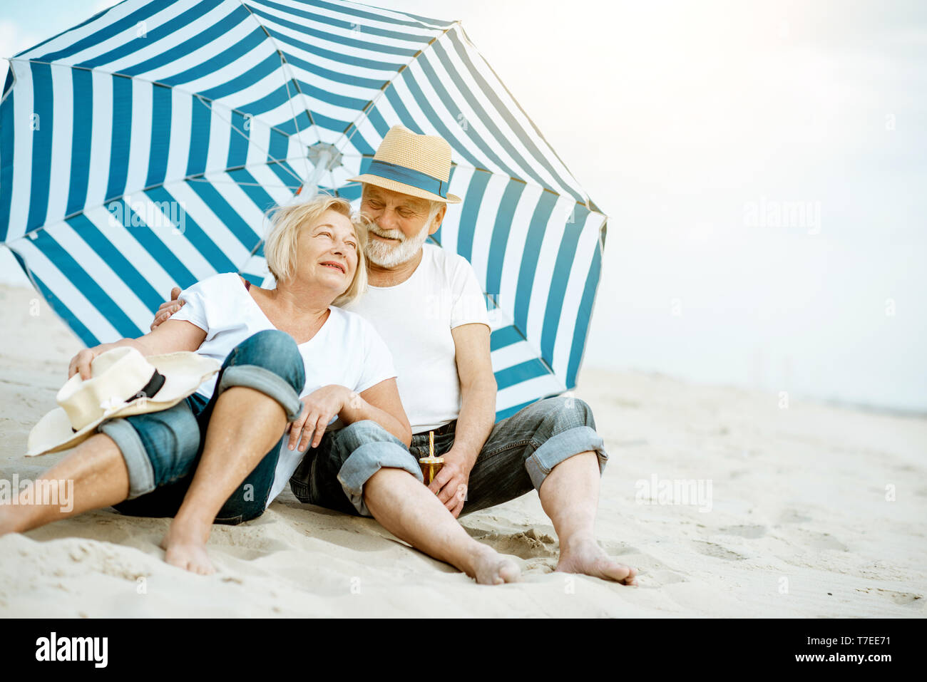 Couple relaxing talking on sun hi-res stock photography and images - Alamy