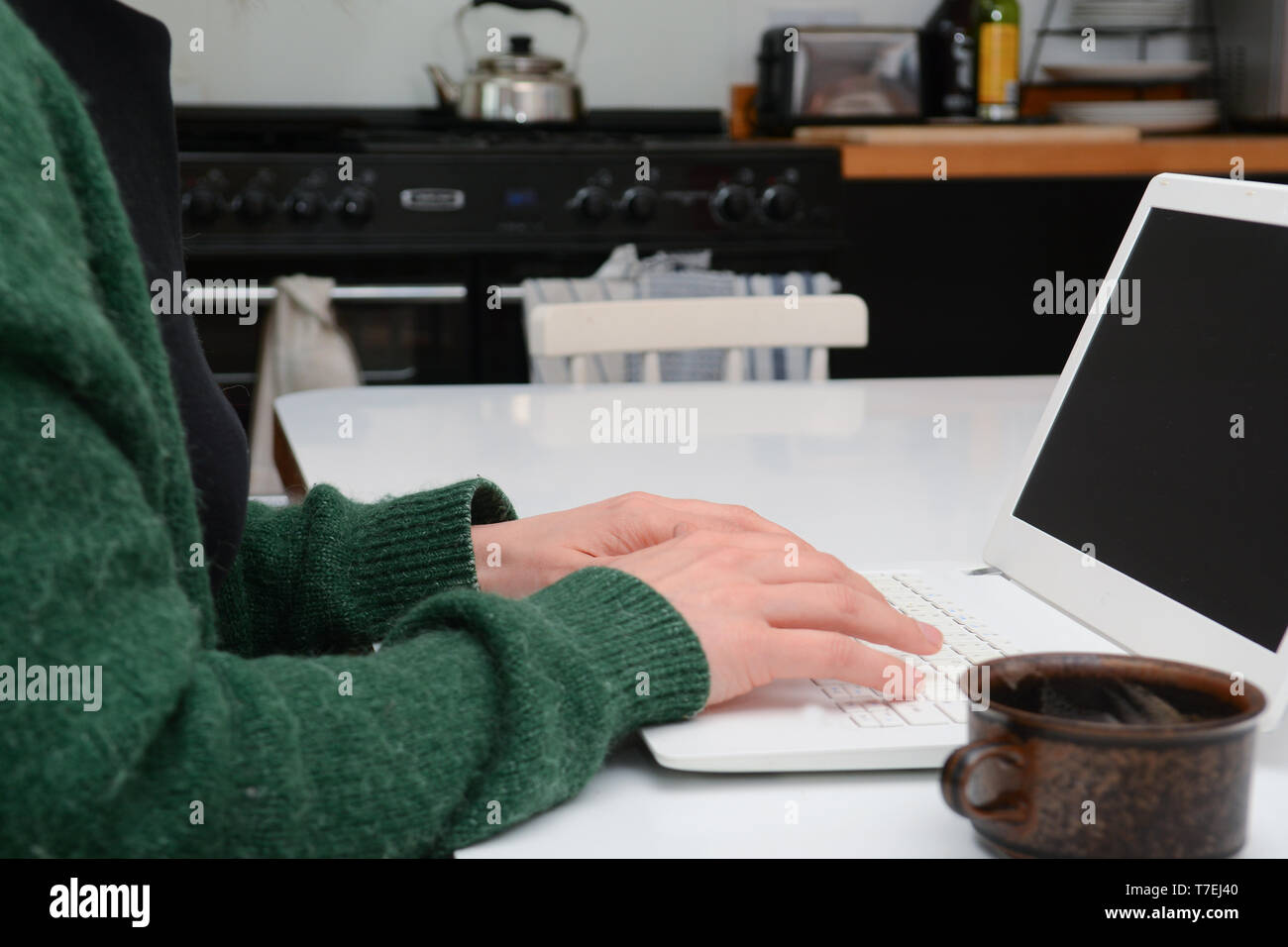 Computer home screen hi-res stock photography and images - Alamy