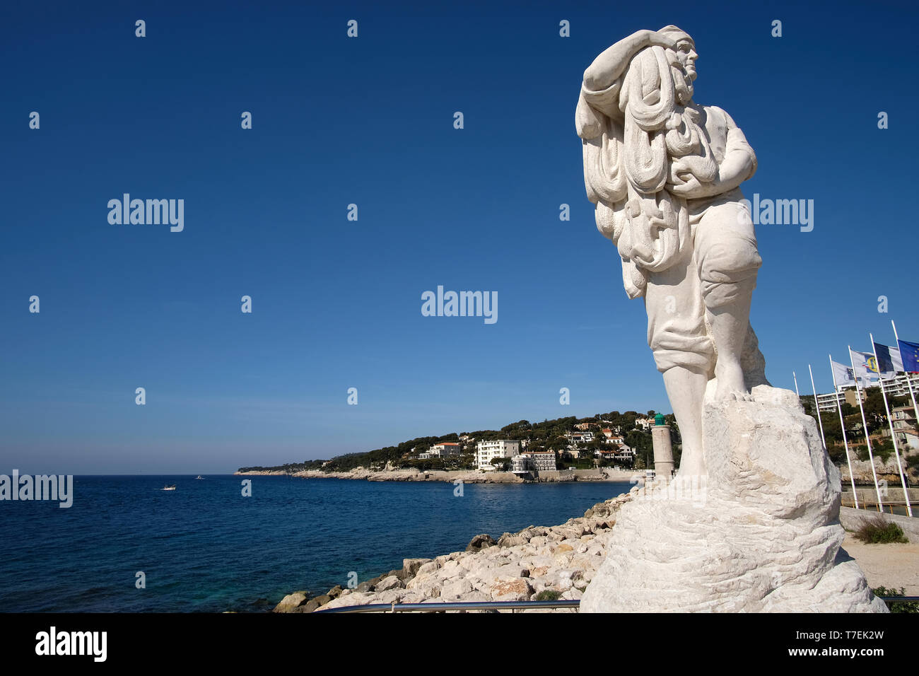 Statue overlooking the sea hi-res stock photography and images - Alamy