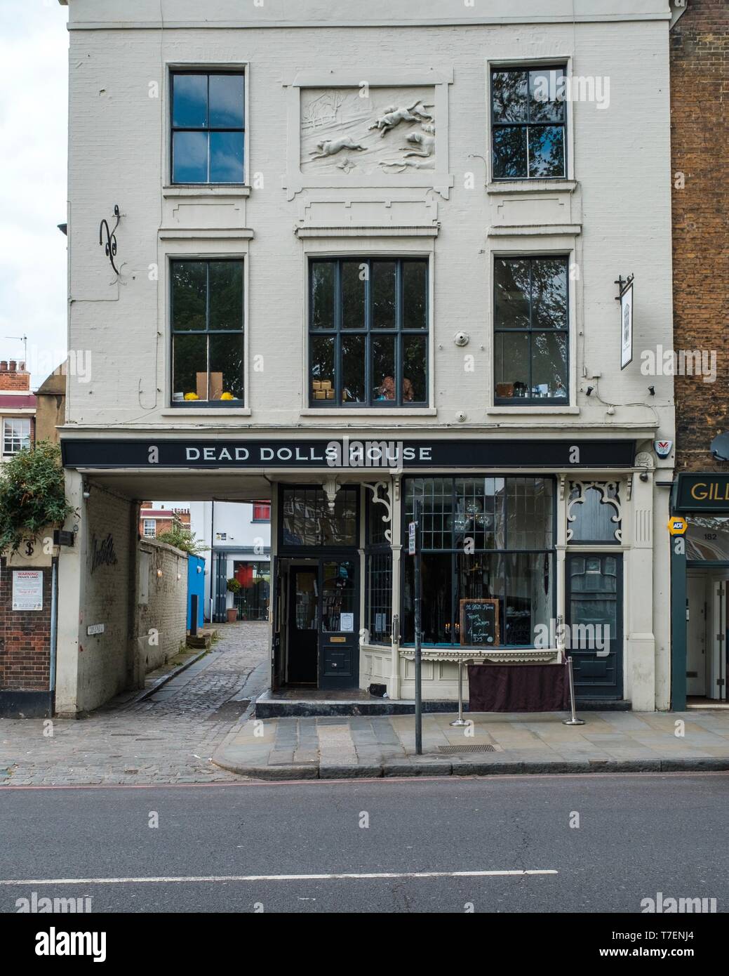 English dolls house hi-res stock photography and images - Alamy