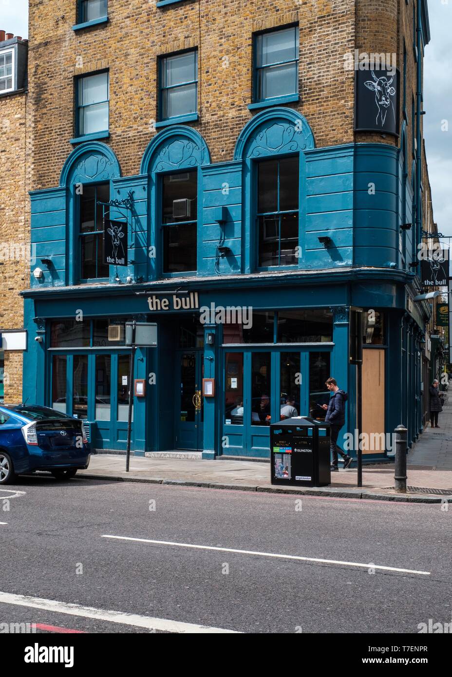The Bull, Upper Street, london Stock Photo - Alamy