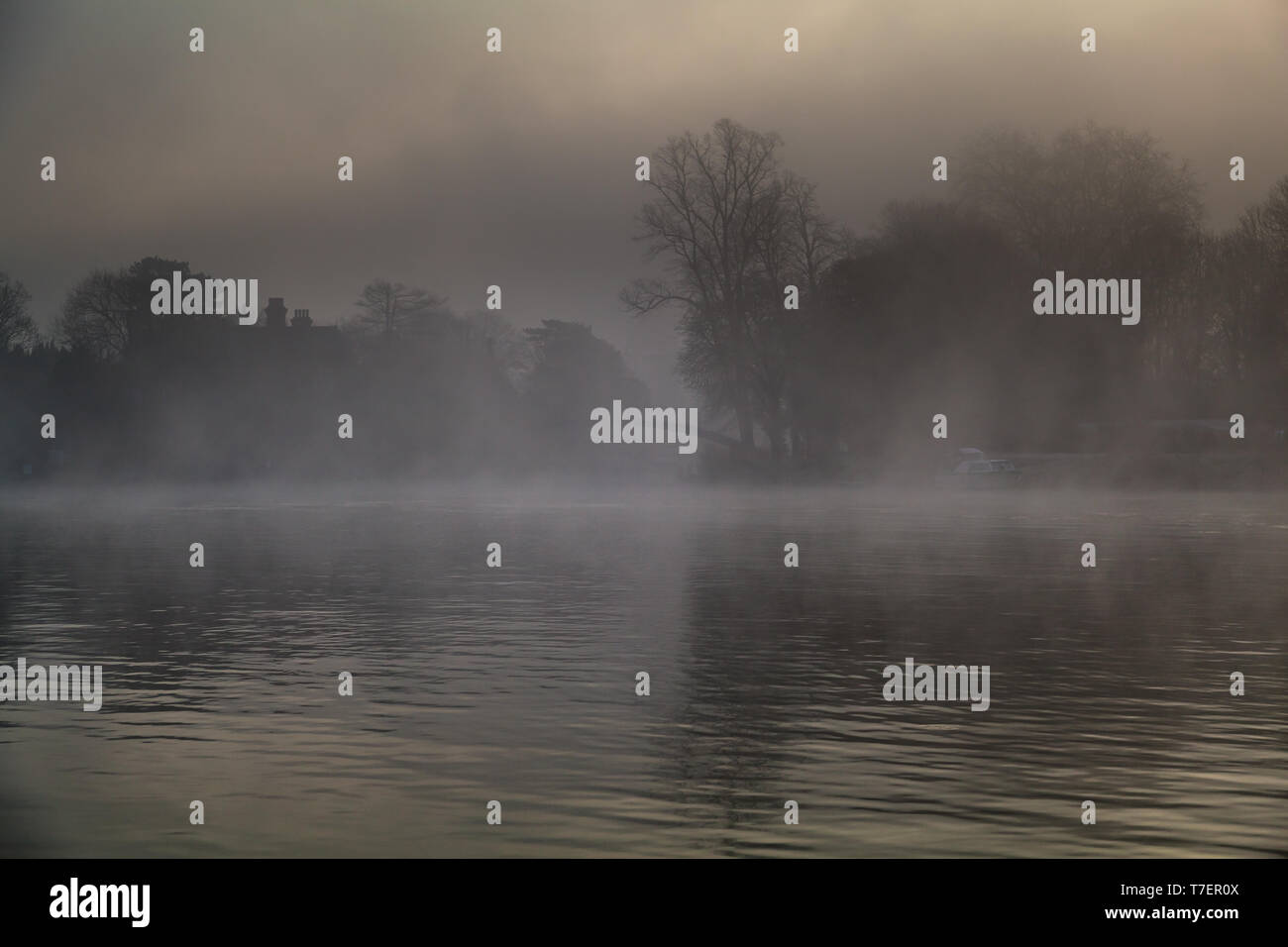 Foggy Autumn morning on the River Thames at Shepperton Lock Stock Photo ...