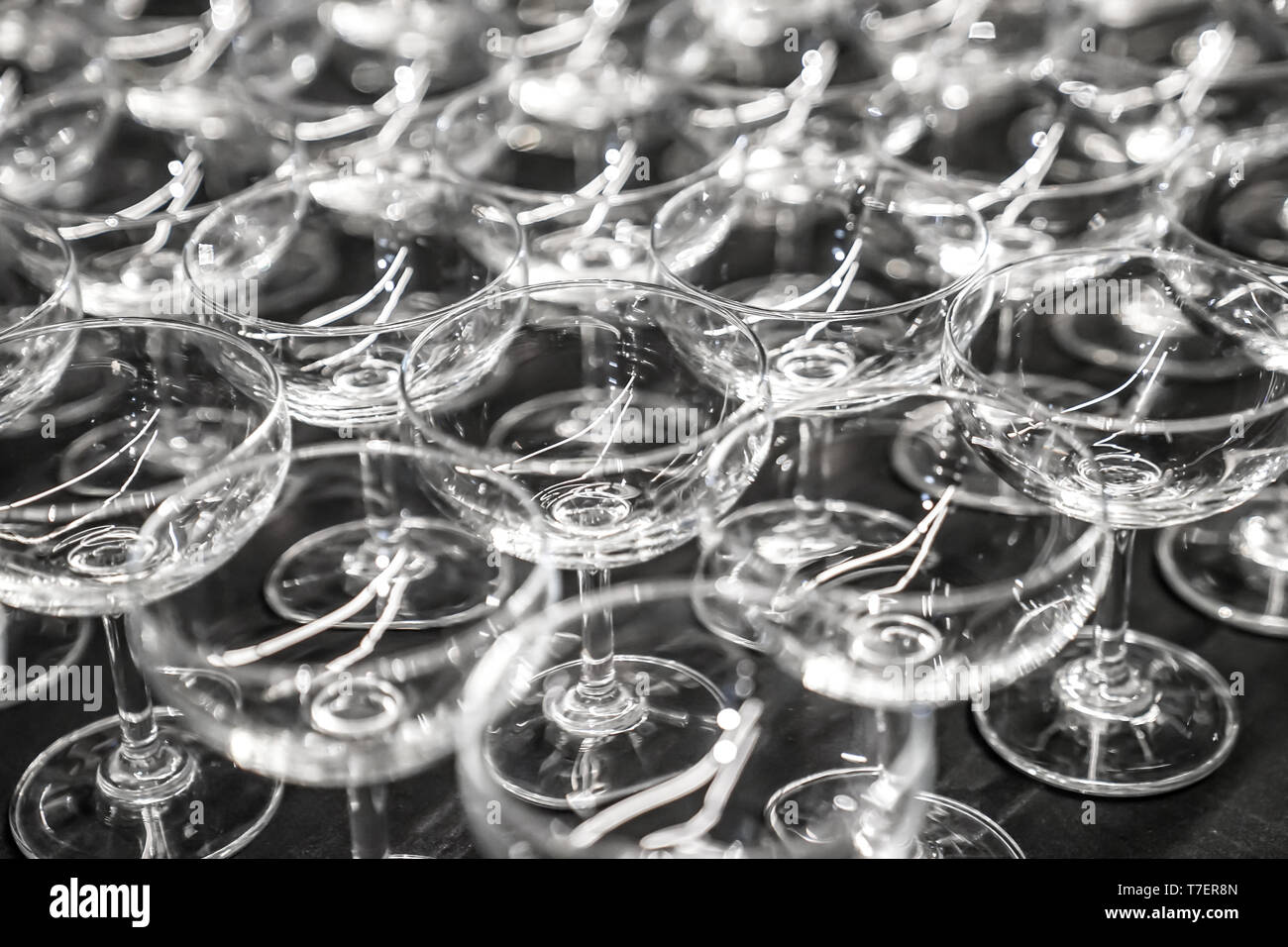 Cocktail arrange in the line on black table Stock Photo - Alamy
