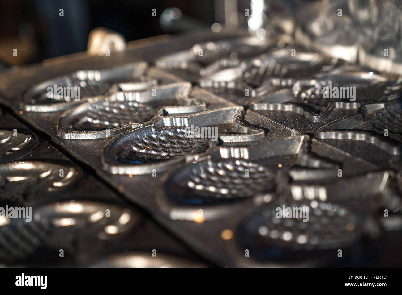 Pan pattern and stove machine for cooking Taiyaki; Japanese fish-shaped ...