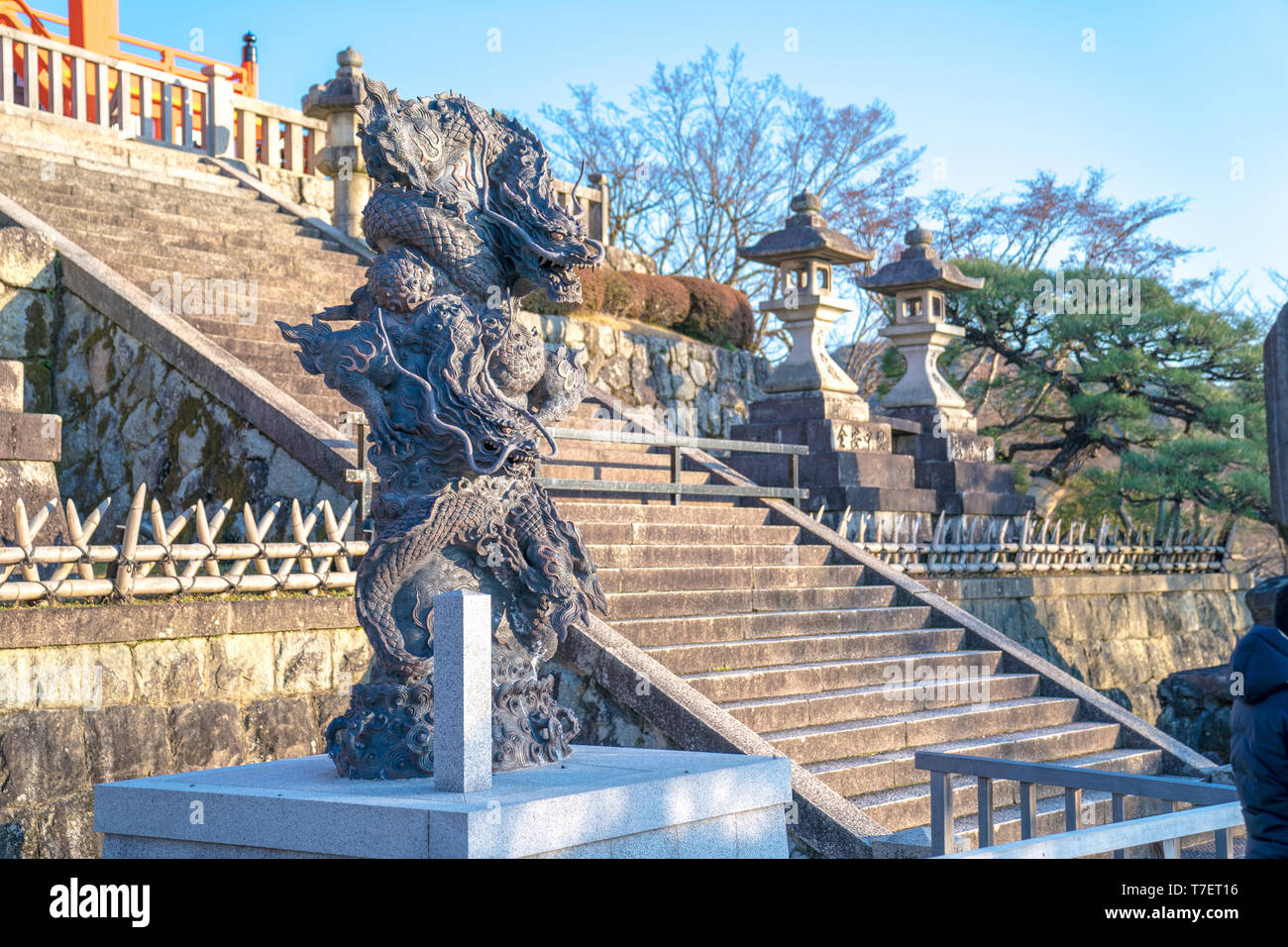 China stone carving dragons dragon hi-res stock photography and images ...