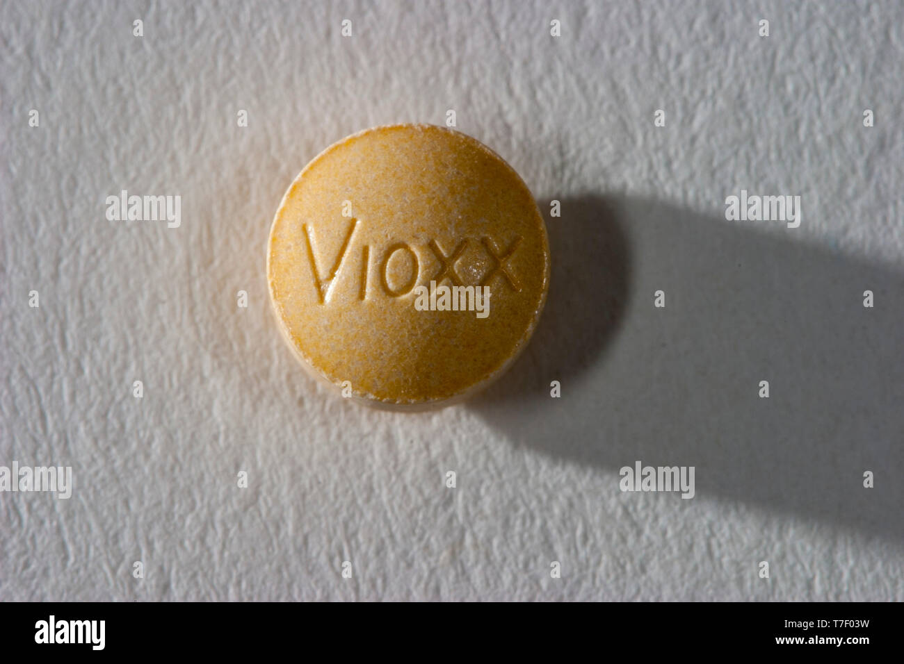 Pain killer tablet hi-res stock photography and images - Alamy