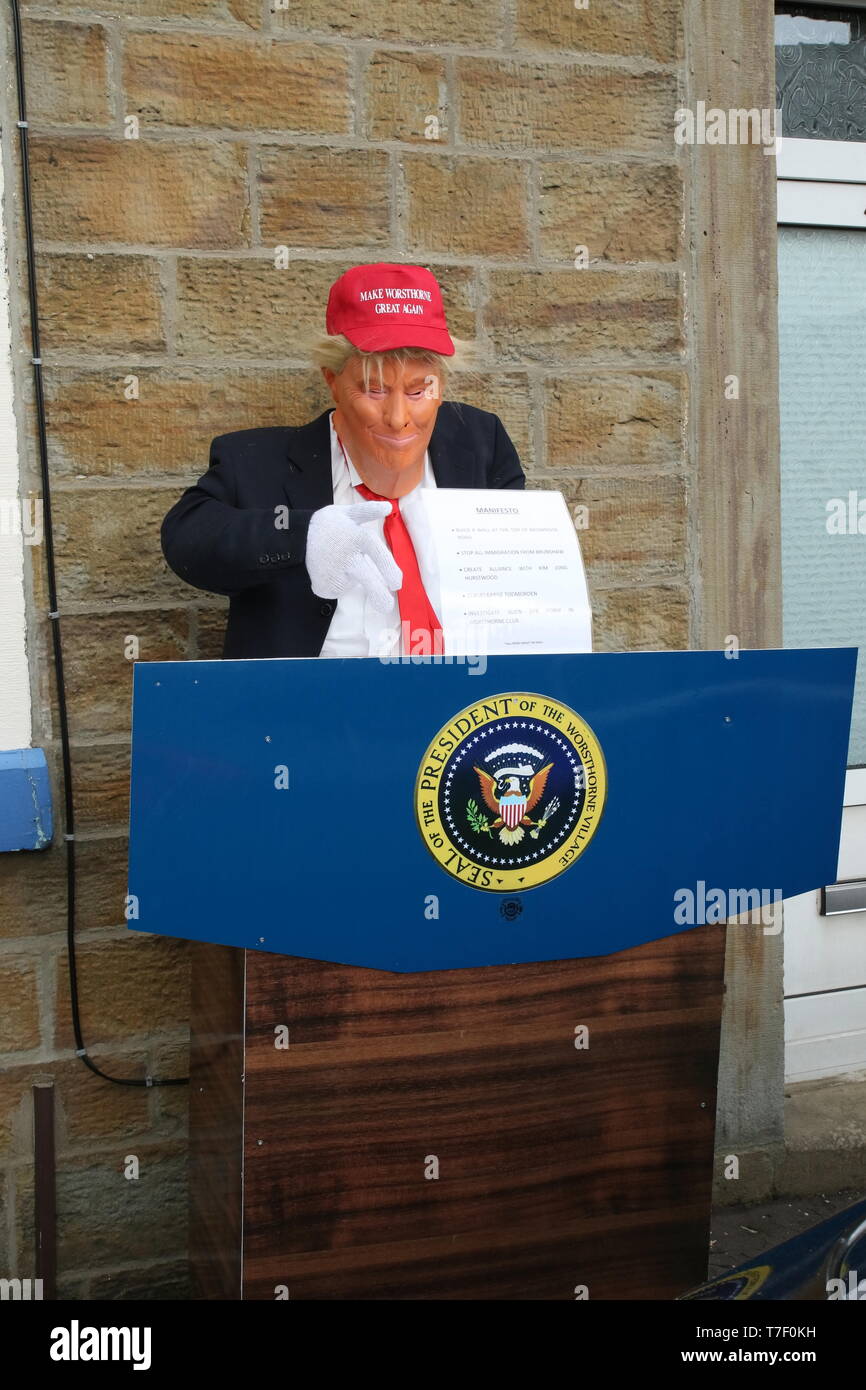 Donald trump scarecrow hi-res stock photography and images - Alamy