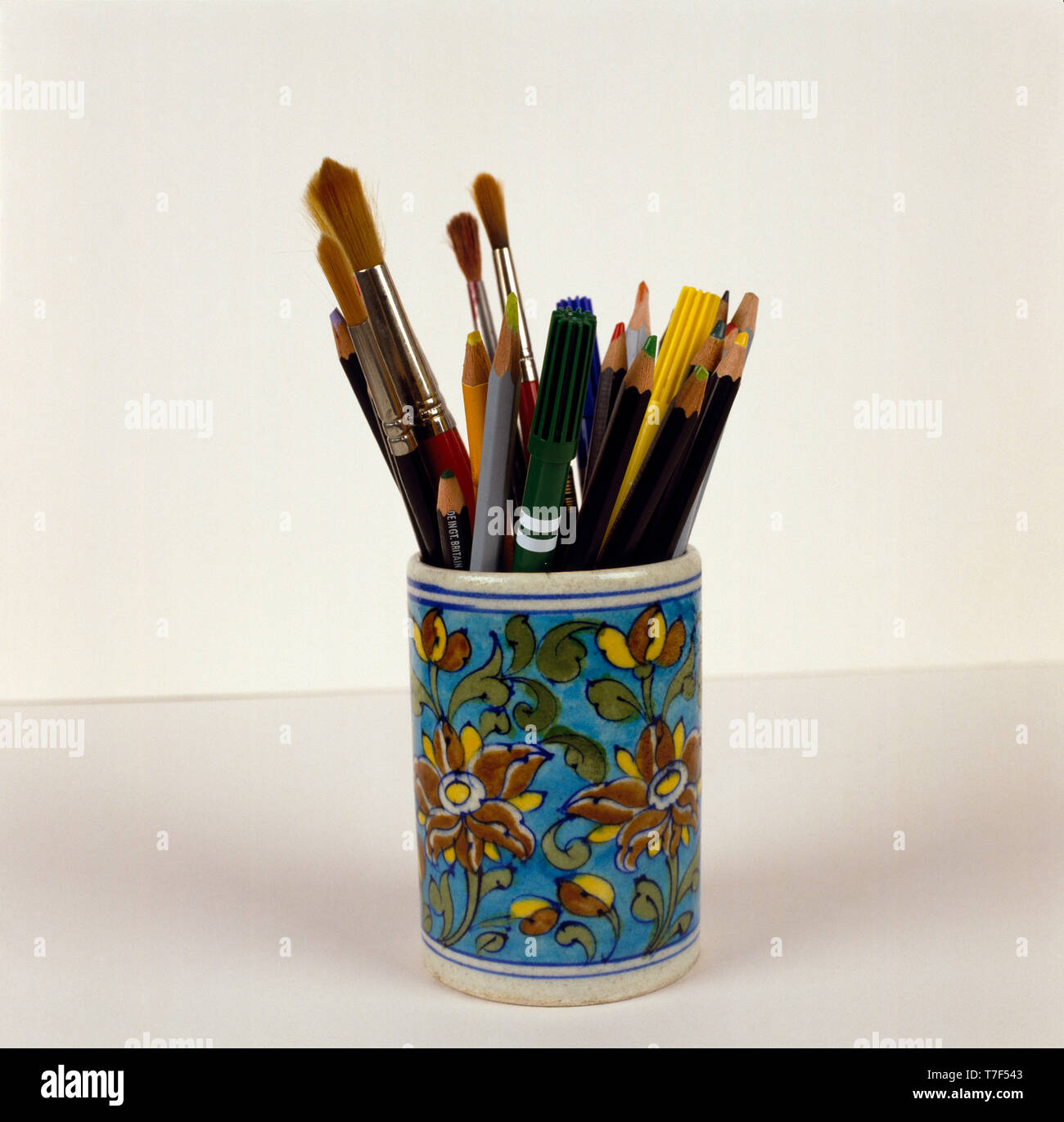 Pencils in pot hi-res stock photography and images - Alamy