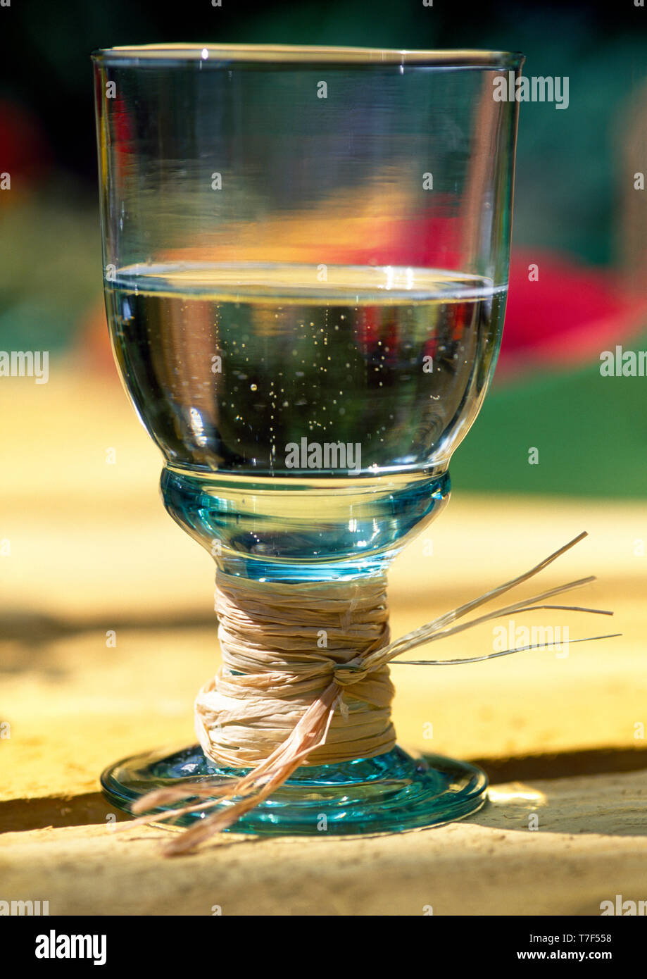 Tied with raffia hi-res stock photography and images - Alamy