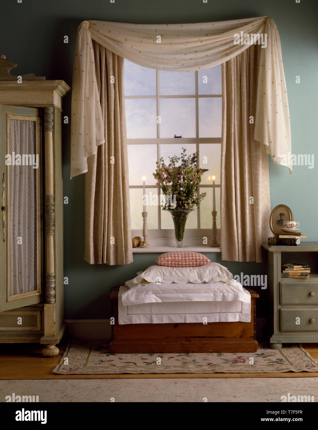 Above voile window hi-res stock photography and images - Alamy