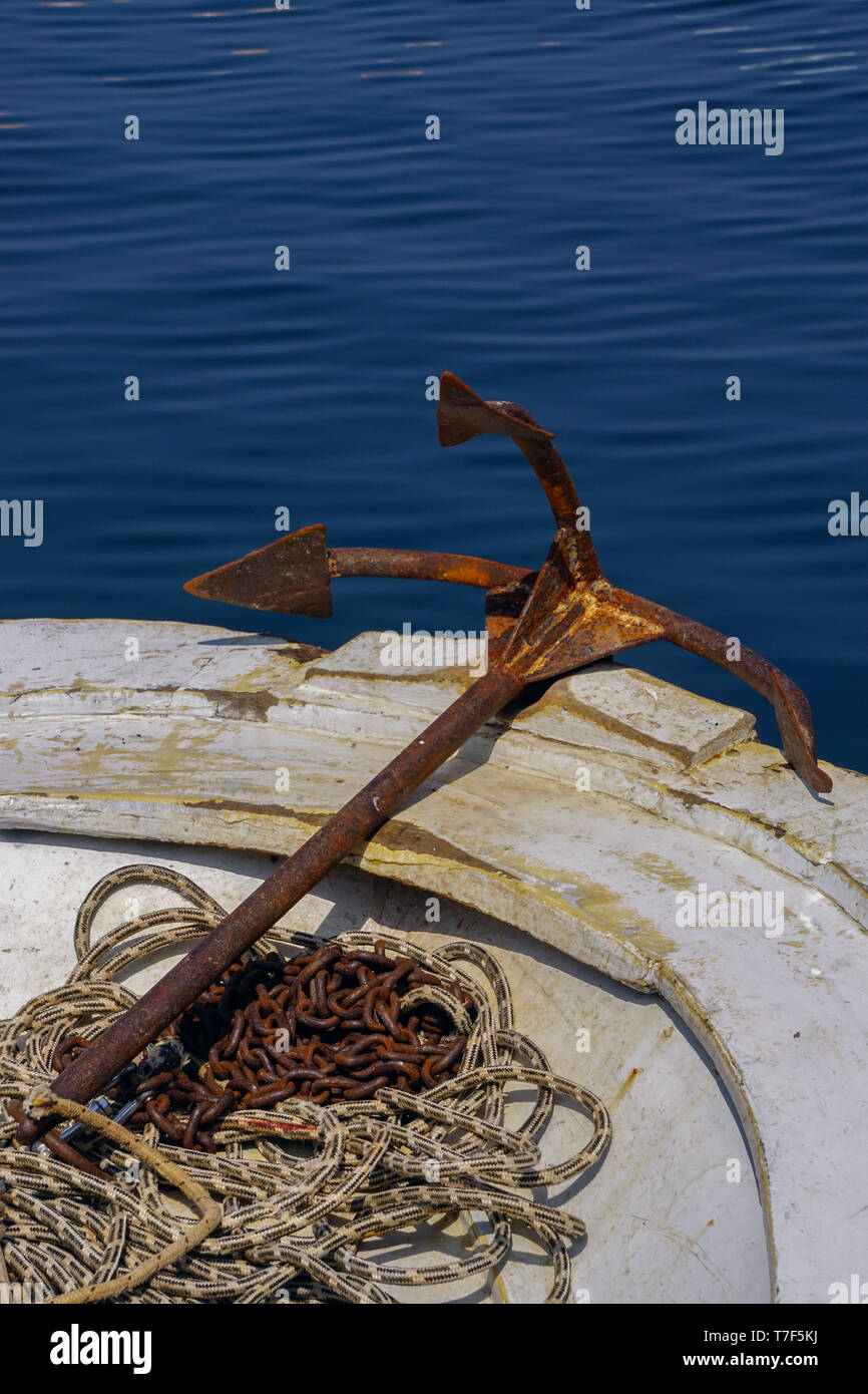 Rope attached to anchor hi-res stock photography and images - Alamy