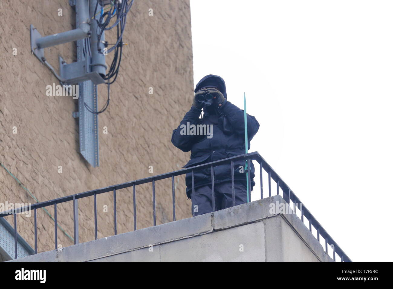 Police rooftop spotter hi-res stock photography and images - Alamy