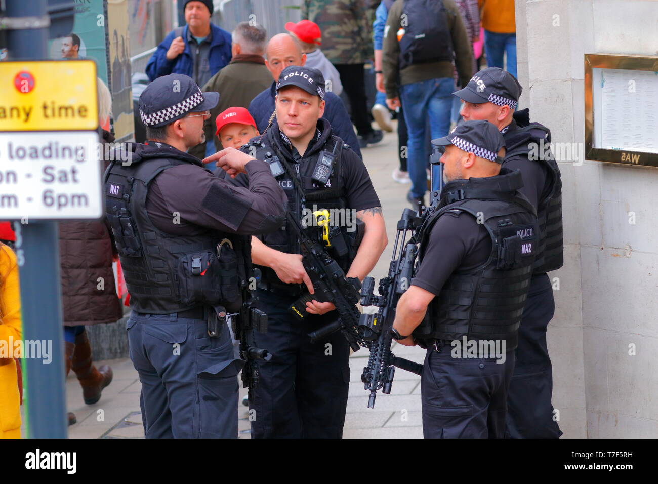 Armed police officers hi-res stock photography and images - Alamy