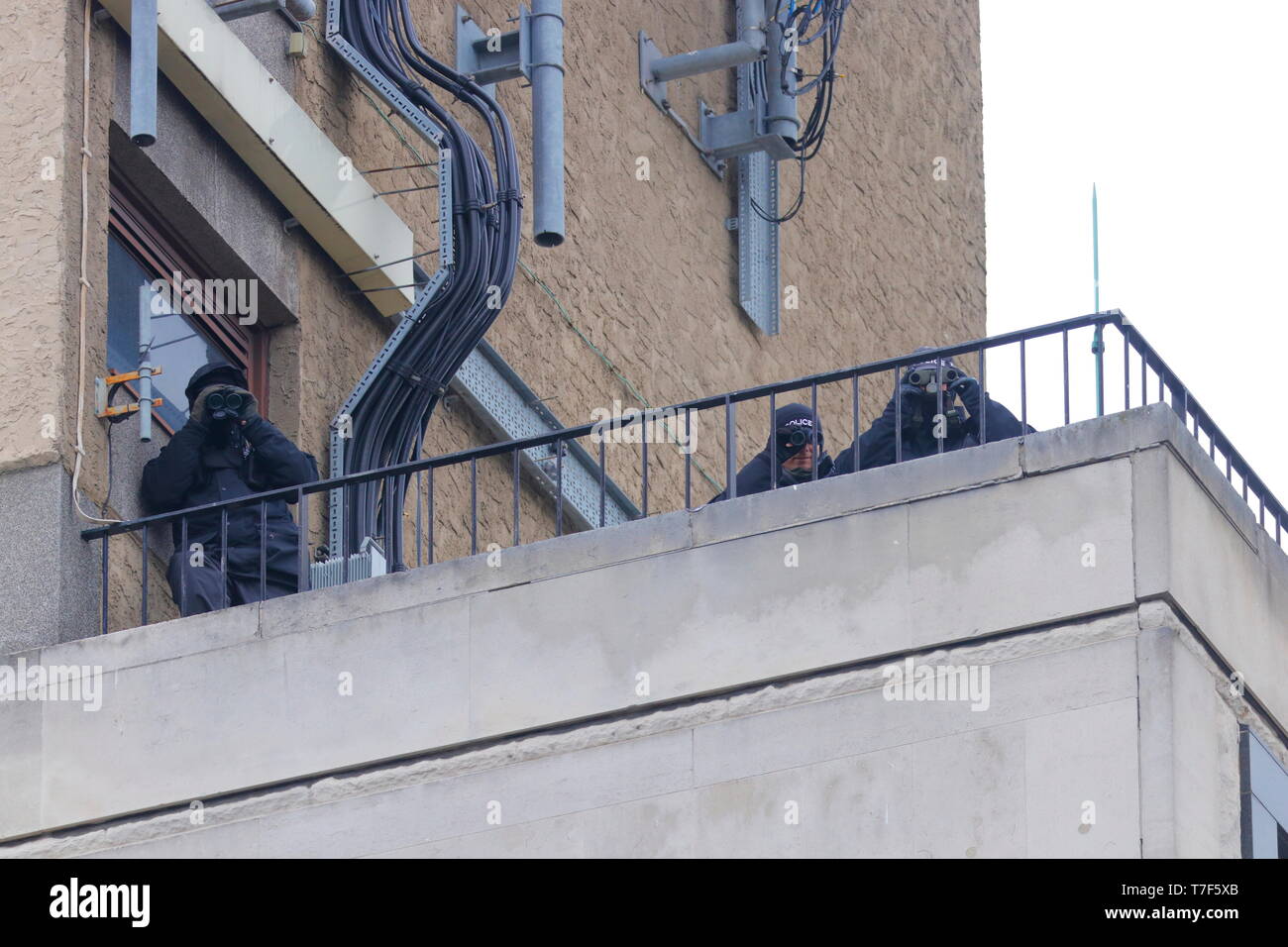 Police rooftop spotter hi-res stock photography and images - Alamy