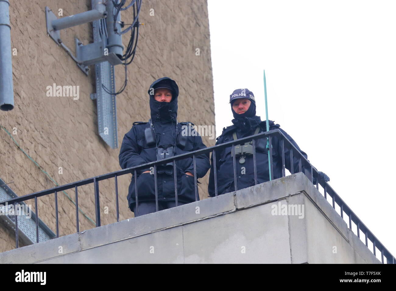 Police rooftop spotter hi-res stock photography and images - Alamy