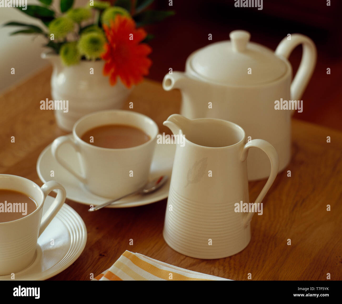 Tea sets teapots hi-res stock photography and images - Alamy