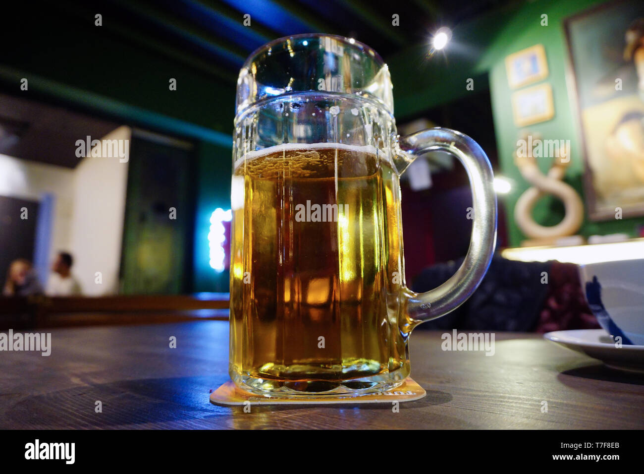 Beer full empty vector hi-res stock photography and images - Alamy