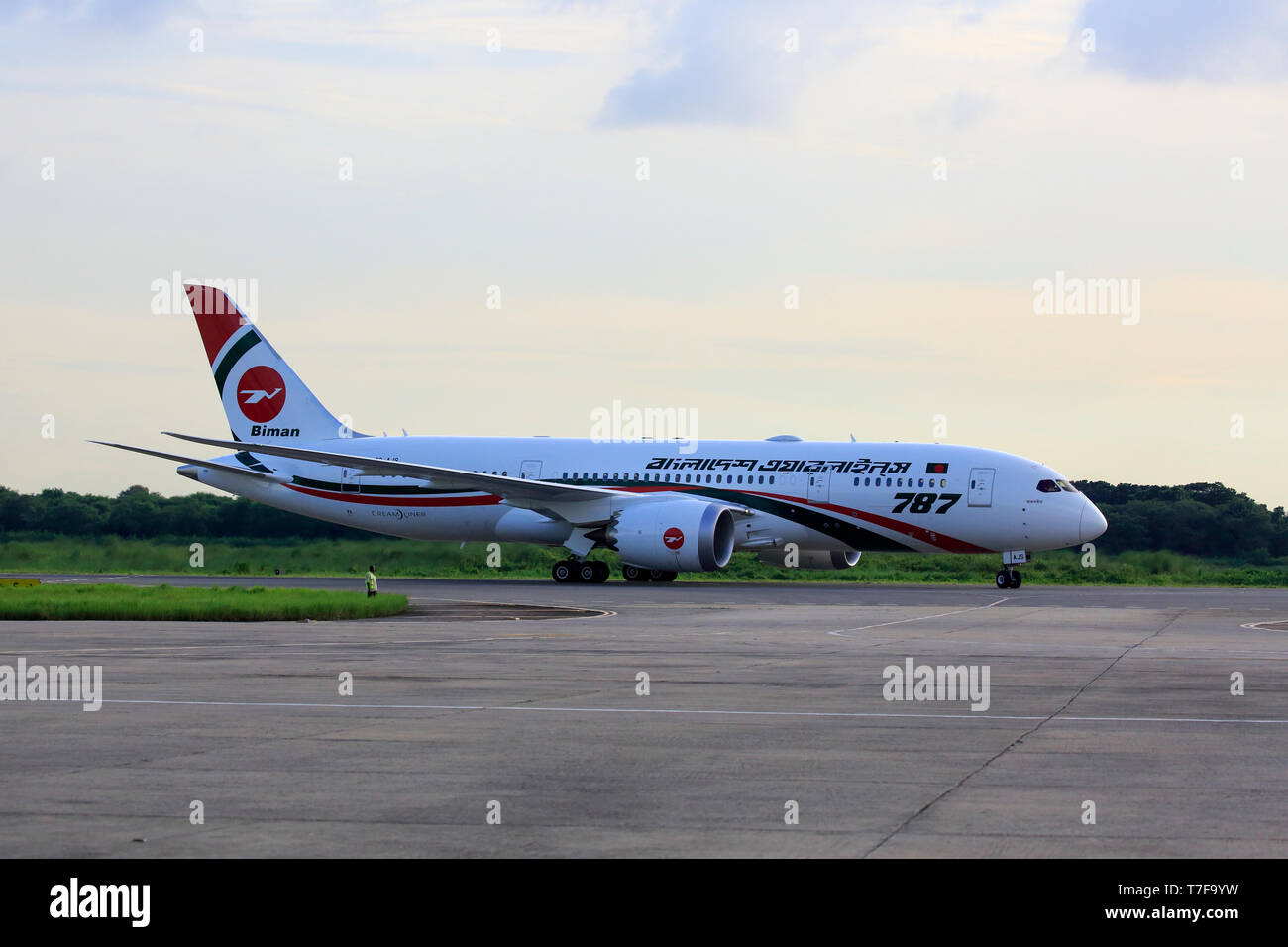 Biman Bangladesh Airlines' first Boeing 787-8 Dreamliner just after ...